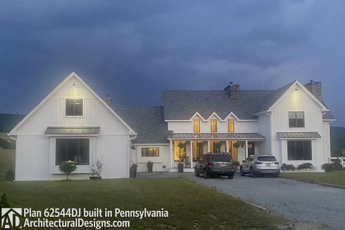 Modern 4 Bedroom Farmhouse Plan with 2-Story Great Room - 2768 Sq Ft ...